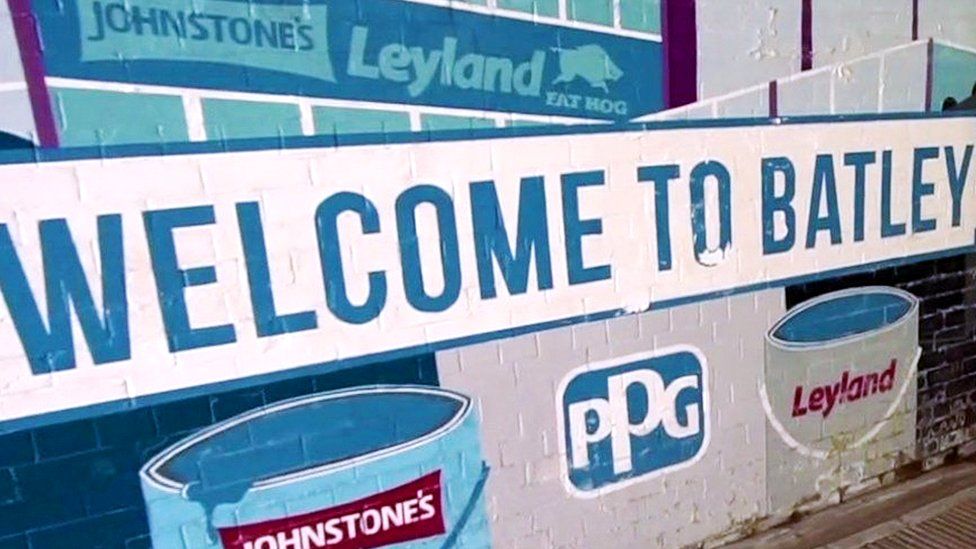 Batley and Spen by-election: Polls open as 16 candidates vie for seat ...