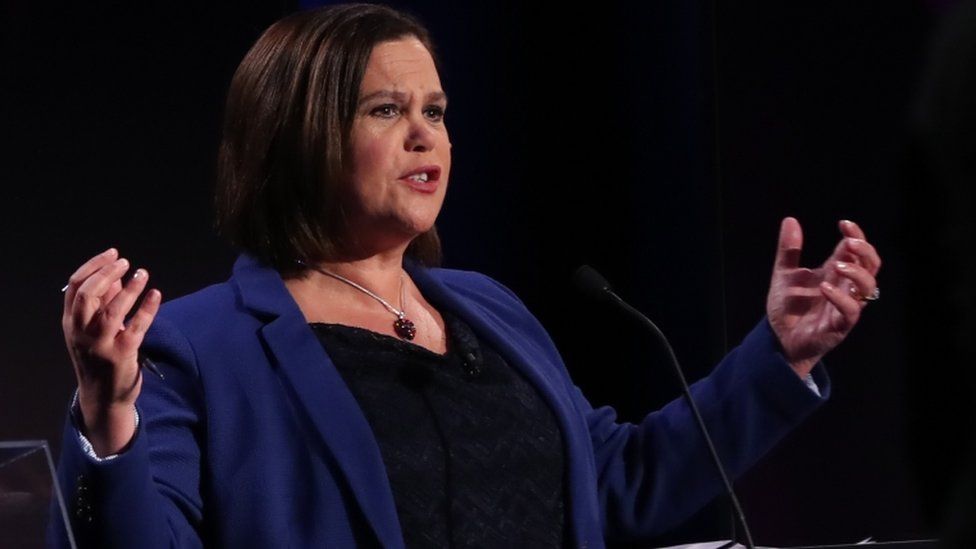 Irish election: Pro-IRA song played from Sinn Féin van - BBC News