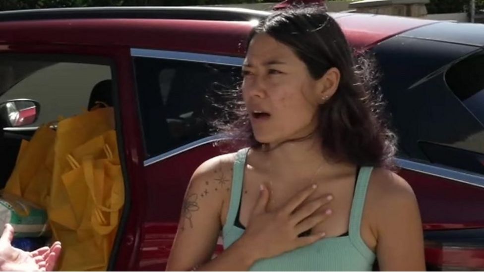 Hawaii wildfires: Maui emergency chief quits after sirens criticism - BBC News