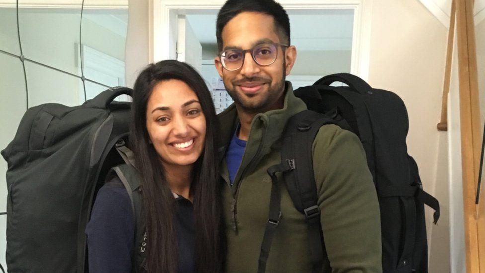 Leicestershire tourists held at gunpoint in Peru - BBC News