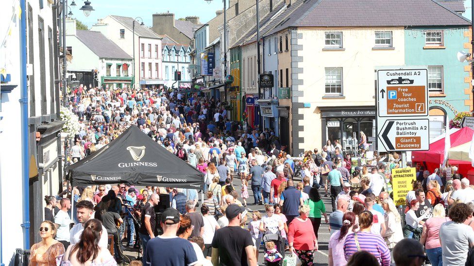 In pictures: Ould Lammas Fair returns to Ballycastle - BBC News