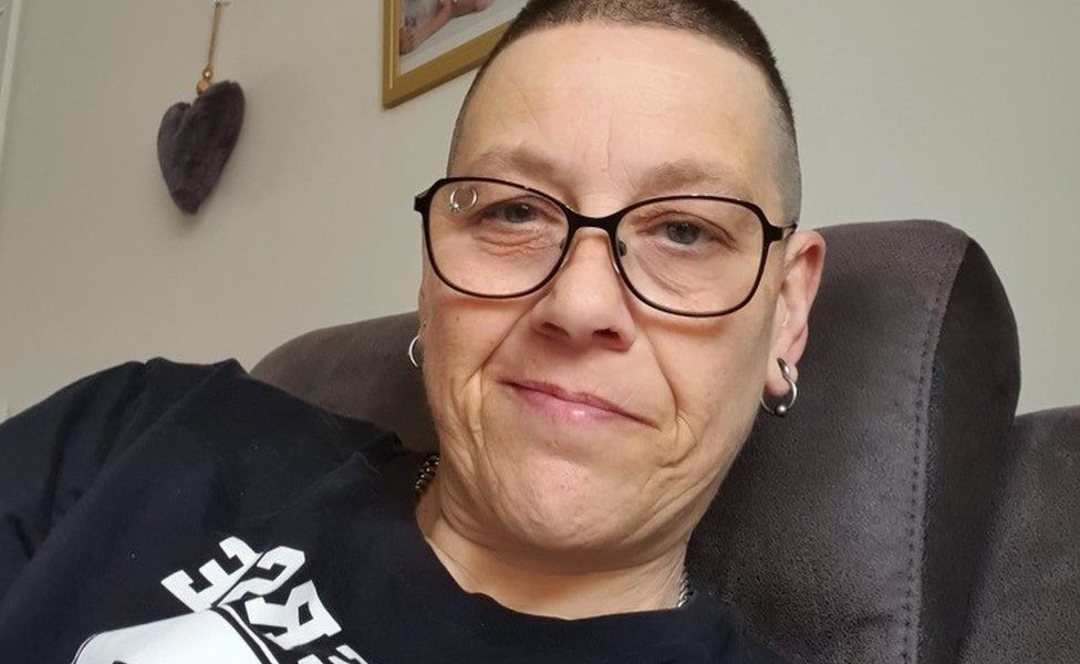 Bromsgrove: Clinical trials cancer patient hails drug - BBC News