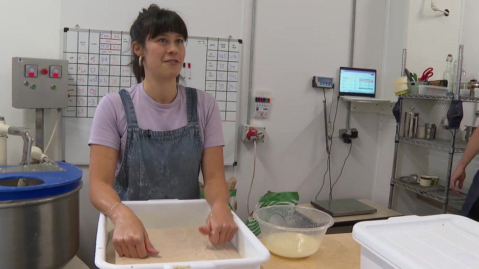 Devon baker launches cookbook to help Ukraine - BBC News