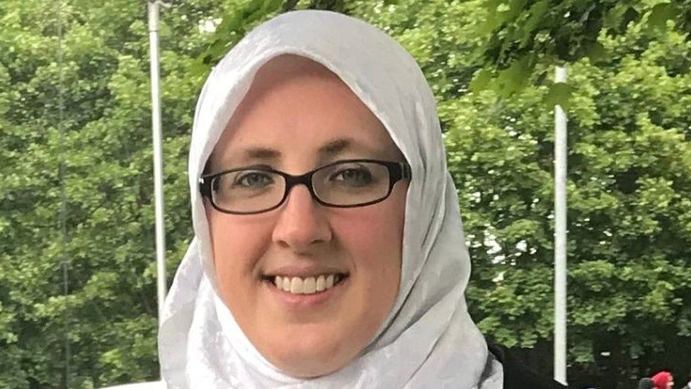 Gaza: Mother in ceasefire call after Rafah crossing failure - BBC News