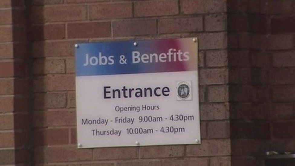 Northern Ireland employment 'reaches record level' - BBC News