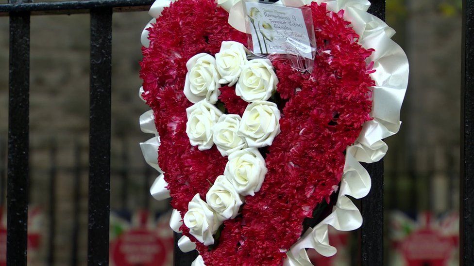 Shankill bomb memorial unveiled on 30th anniversary - BBC News