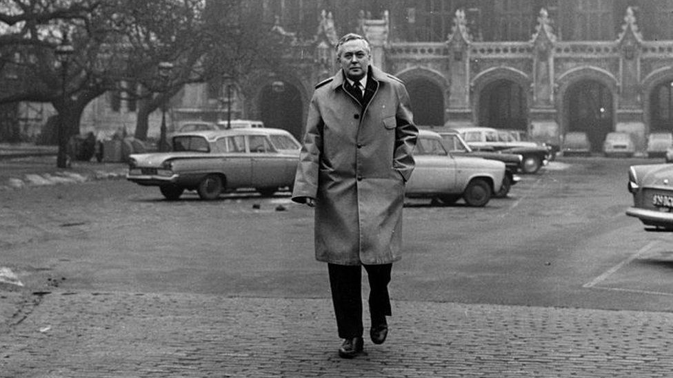 Joseph Kagan: Halifax's rags to riches Lithuanian refugee - BBC News