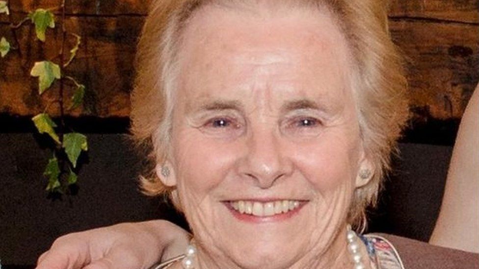 Coronavirus: Witney nurse, 84, 'gave her life to NHS' - BBC News