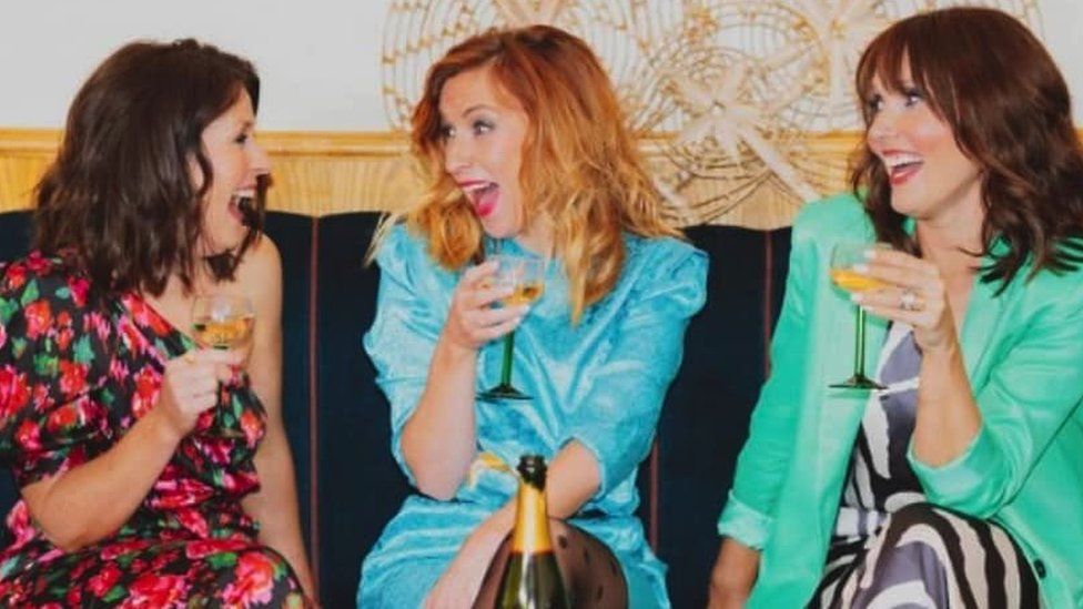 Beth yw 'Nadolig Adre Nôl' i aelodau Eden? - BBC Cymru Fyw