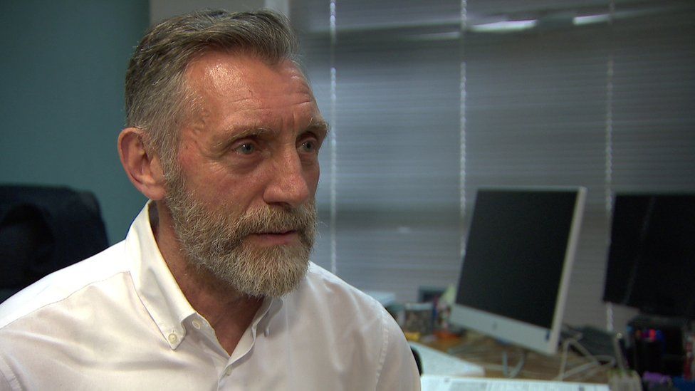 Open University course centres on experiences of young Shankill men - BBC News