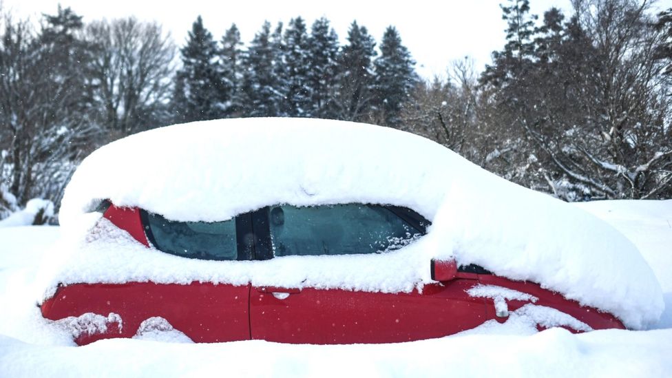 Part of the River Thames freezes for first time in several years - BBC ...