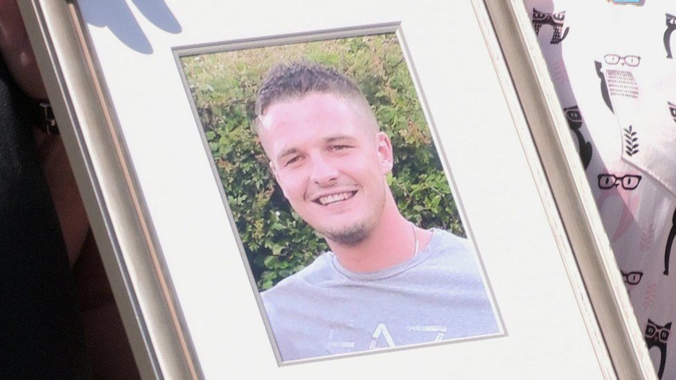 Family's plea after Portugal hotel pool drowning - BBC News