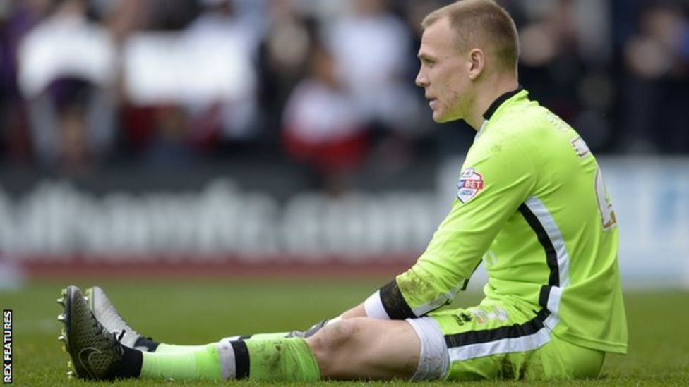 Cody Cropper: MK Dons goalkeeper leaves League One-bound club - BBC Sport