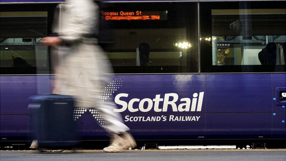 Trolley on the line: ScotRail tracks go viral - BBC News