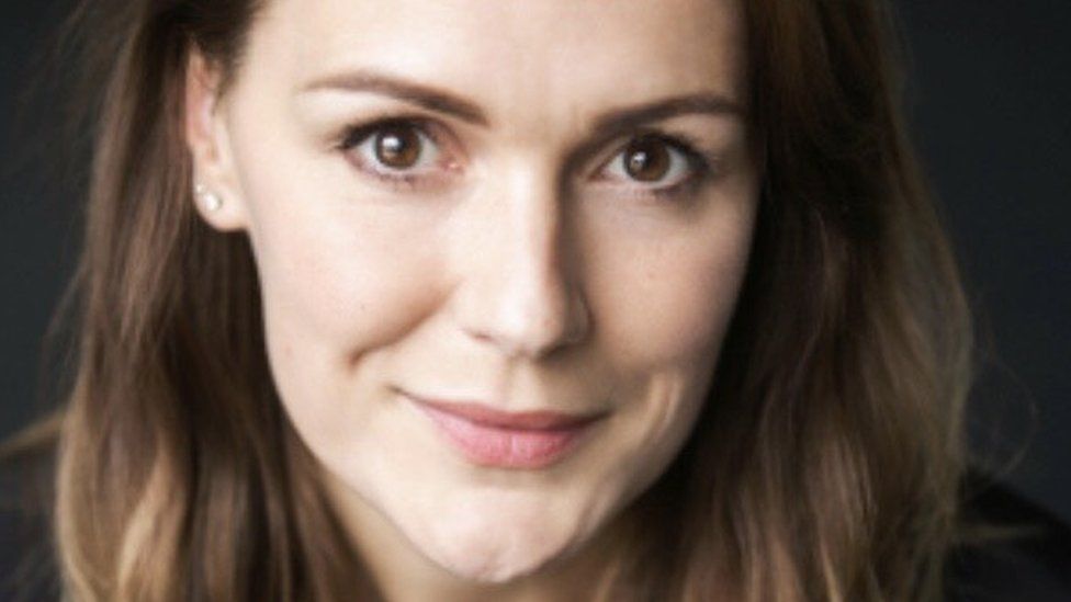 Ateb y Galw: Yr actores Catherine Ayers - BBC Cymru Fyw