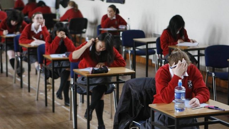 Independent school students gain extra time for exams - BBC News