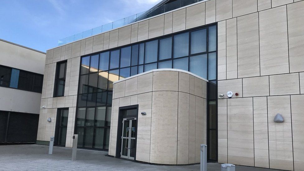 Historic move for Derry's 400-year-old Foyle College - BBC News