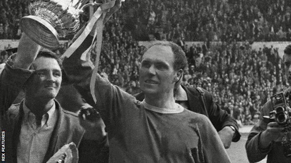 Ray Wilson: England World Cup-winning defender dies aged 83 - BBC Sport