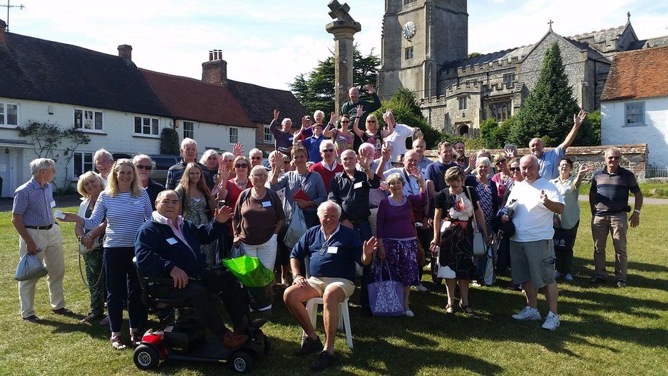 Meet the Liddiards: Reunion of 150 family members - BBC News