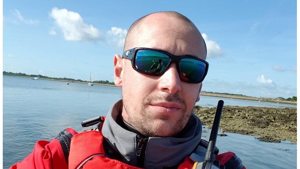 Bournemouth restaurant owner fined for illegal fishing - BBC News