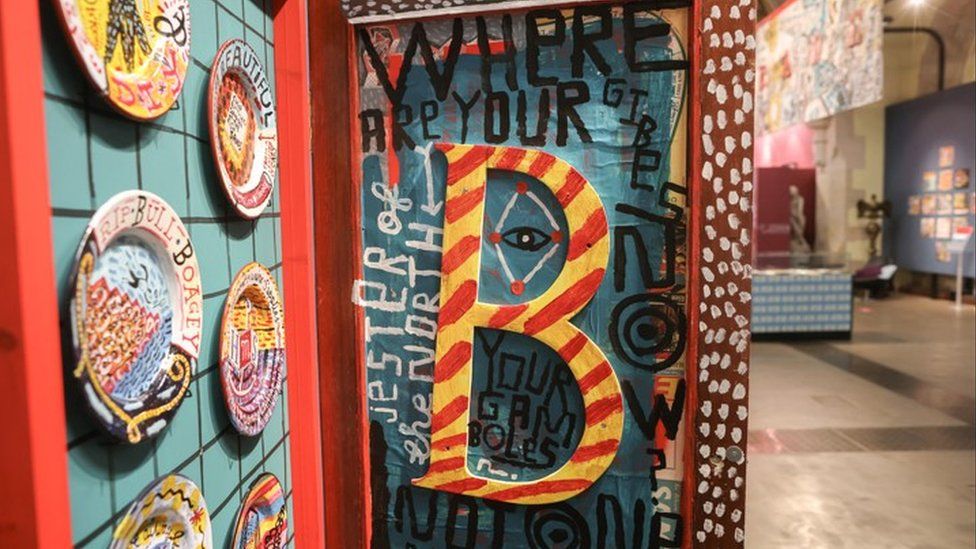 Artist's Hartlepool prints-for-stories project goes on show - BBC News