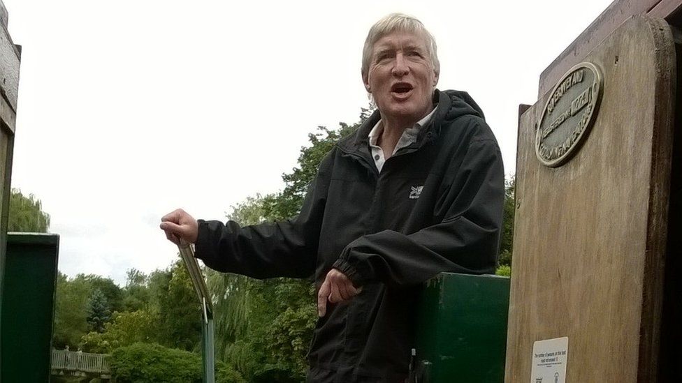 River Wey search ends for missing kayaker Grant Broster - BBC News