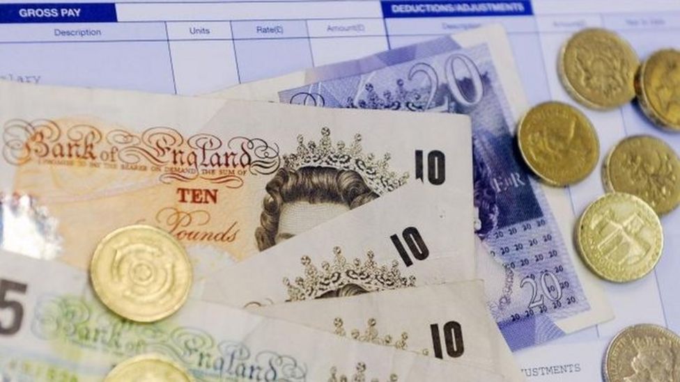 UK wealth gap 'widening over past decade' says report - BBC News