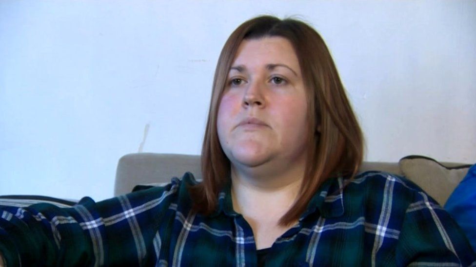 Miscarriage mum 'should have been told to stop taking drug' - BBC News