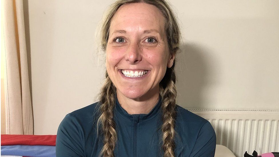 Mel Nicholls: Handcycling paralympian starts round-Britain challenge ...