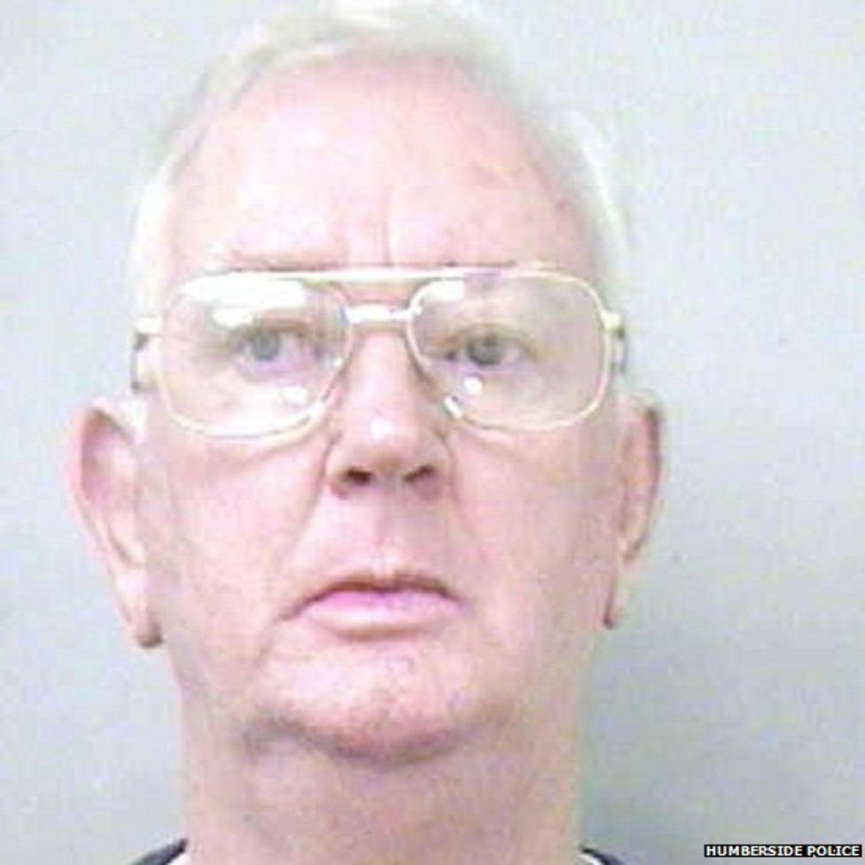 Child rapist Edward Lowe jailed for second assault - BBC News