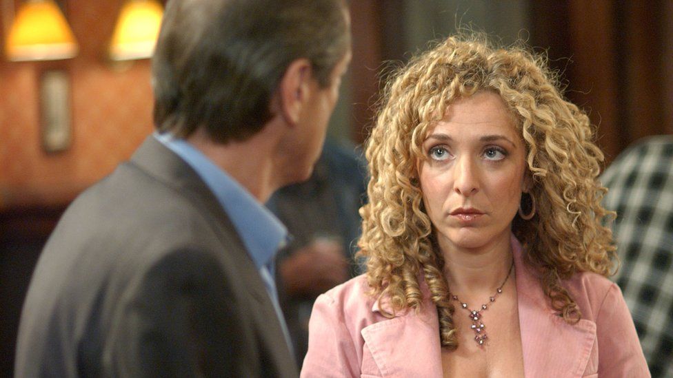 Leslie Grantham's dramatic life on and off screen - BBC News