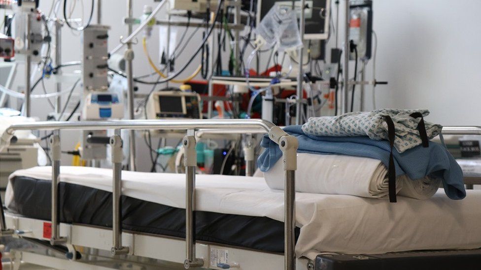 A week in the life of a London trauma surgeon - BBC News