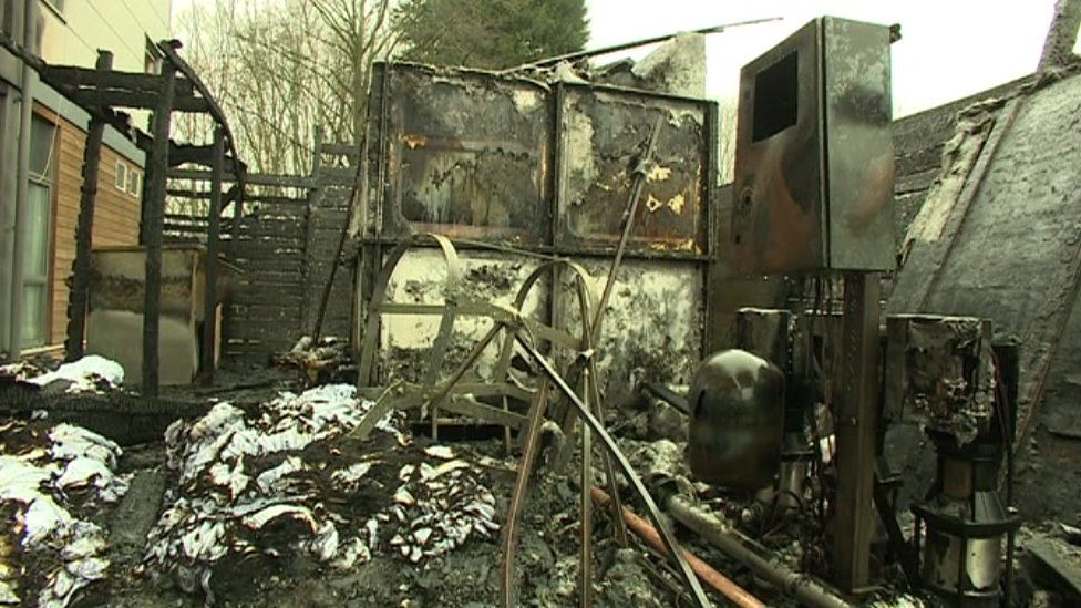 Corby hotel fire causes residents to flee - BBC News