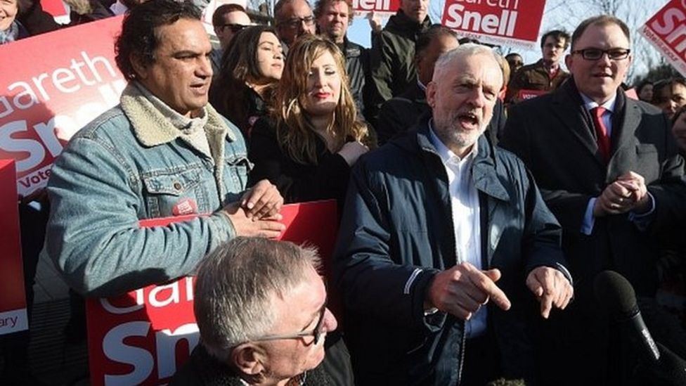 Labour membership falls by 26,000 in six months - BBC News