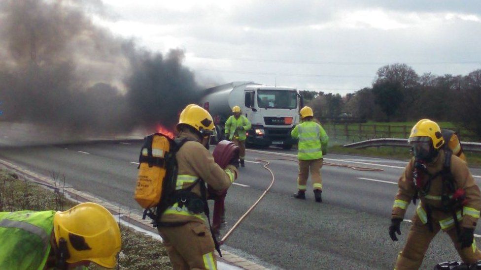 Tanker fire closes M6 at Junction 16 for Stoke-on-Trent - BBC News