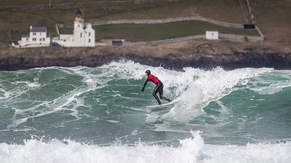 In pictures: Team GB surfing event at Thurso - BBC News
