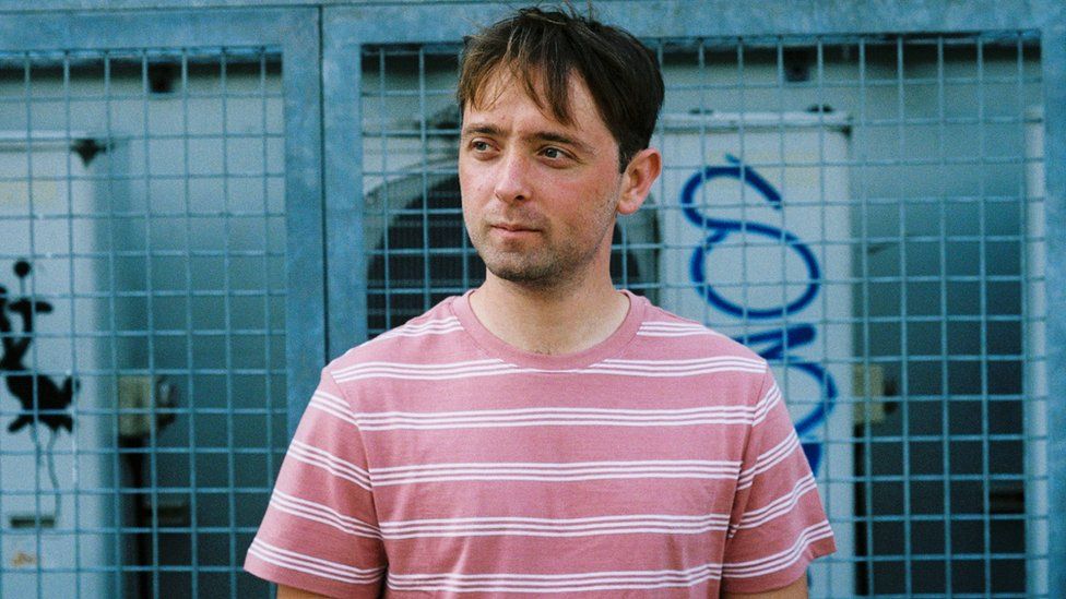 Ateb y Galw: Y cerddor Lewys Wyn - BBC Cymru Fyw