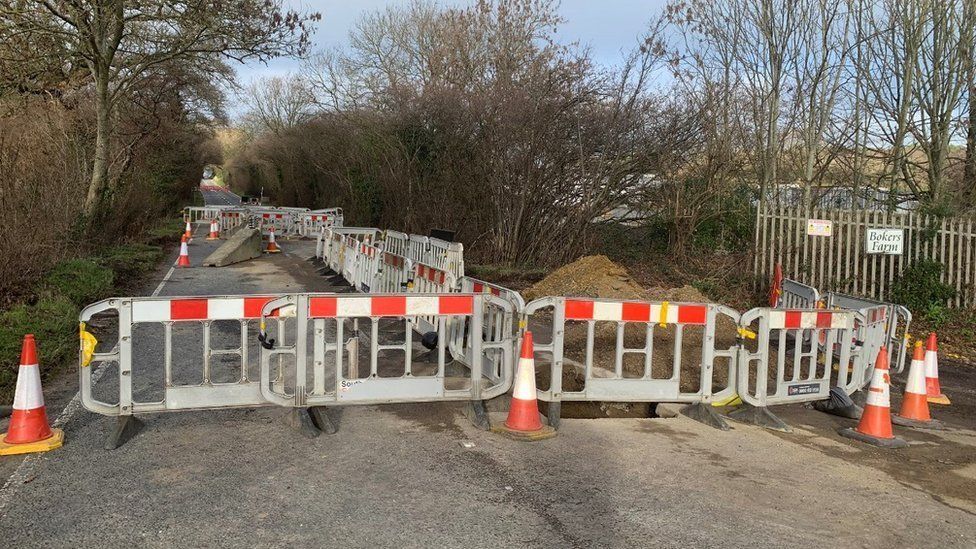 Dorset A350 reopens after gas leak work - BBC News