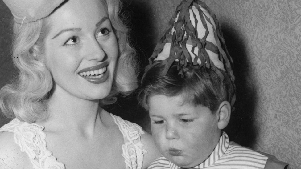 Graham Norton leads tributes to TV star Dale Winton - BBC News