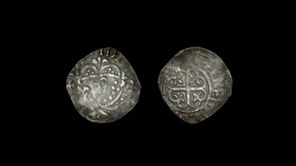 Historic Scottish coin goes under the hammer - BBC News