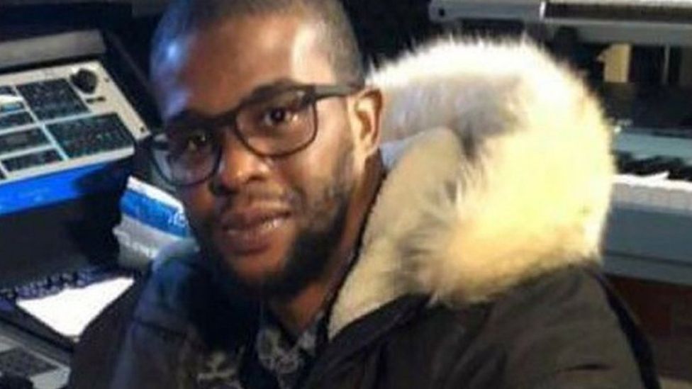 Lee Pomeroy death: Stab victim's sisters back knife petition - BBC News