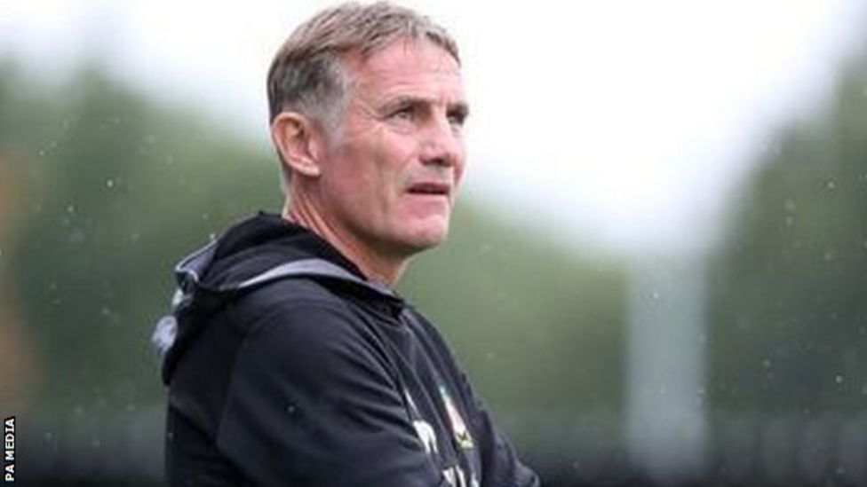 Solihull 2-2 Wrexham: Drama as Joe Sbarra denies Wrexham late on - BBC ...