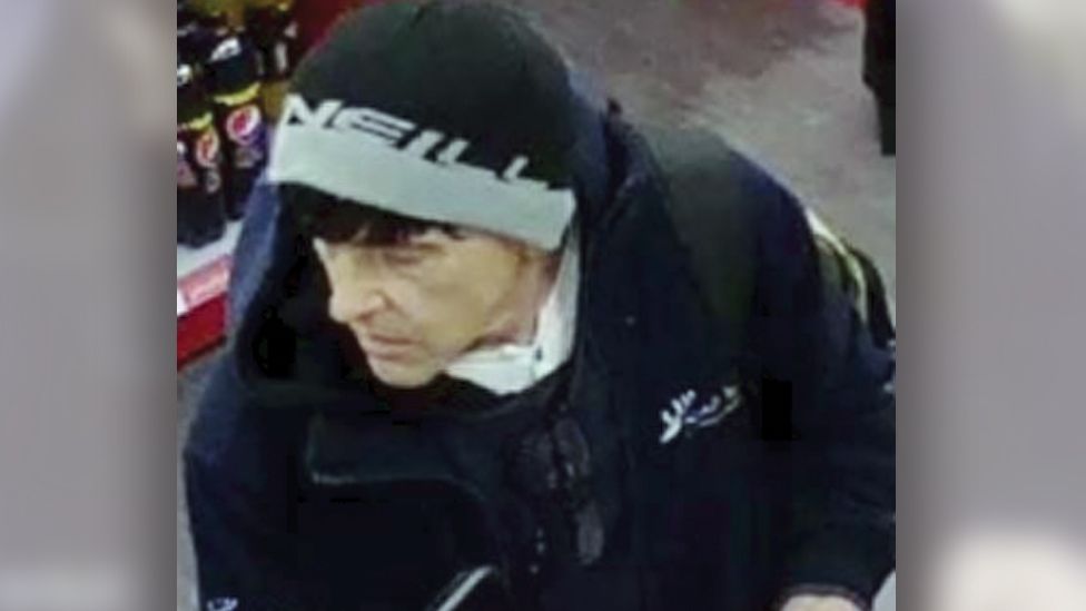 Steve Baxter: The month-long hunt for a fleeing killer - BBC News