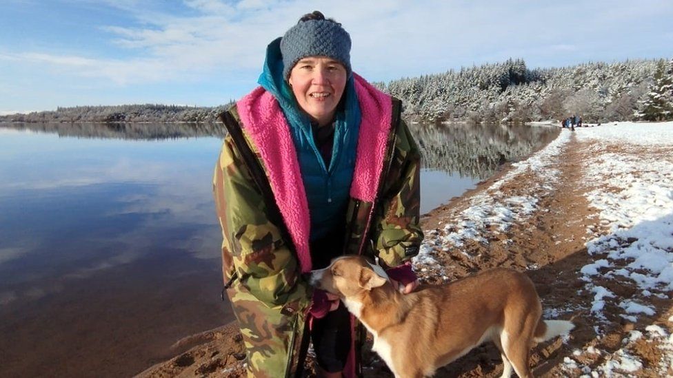 Nofio milltir rhew: ''Oedd o'n her' - BBC Cymru Fyw