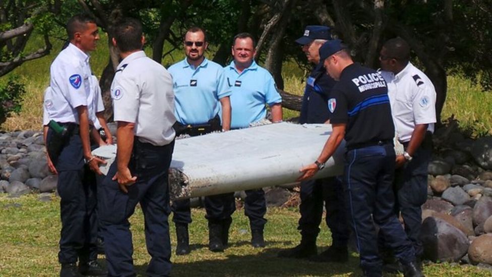 Debris gives new clues to MH370 disappearance - BBC News