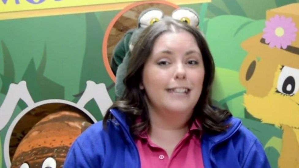 Coronavirus: Coping with grief during a lockdown - BBC News