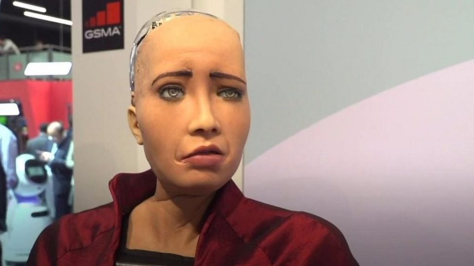 Robot news presenter causes a stir on Russian TV - BBC News