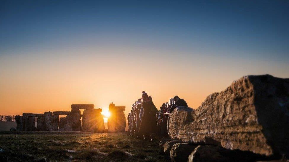 Building Stonehenge 'may have been ceremonial celebration' - BBC News