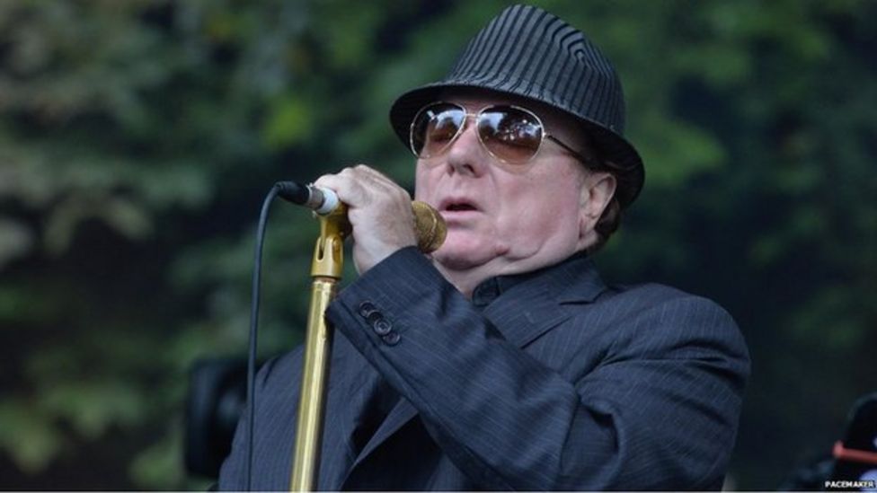 Van Morrison plays Belfast's Cyprus Avenue on 70th birthday - BBC News