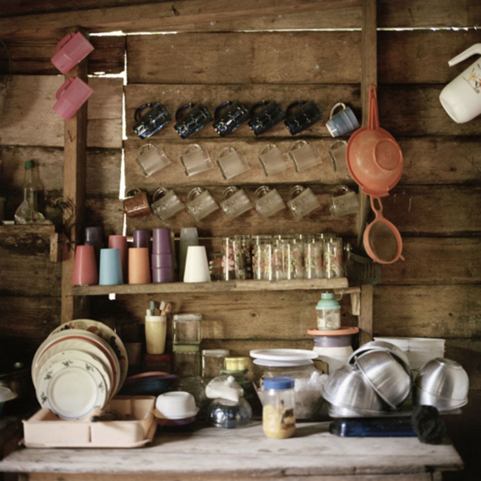 In pictures: Nicaraguan ex-gang members turned plumbers - BBC News